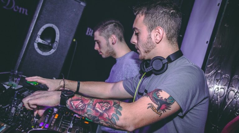 What Is Alternative Music? Definition, Characteristics, Artists & Examples