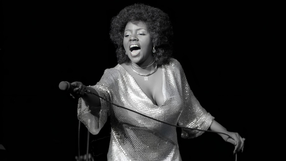 30 Easy Songs for Karaoke (Top Picks for Beginners)